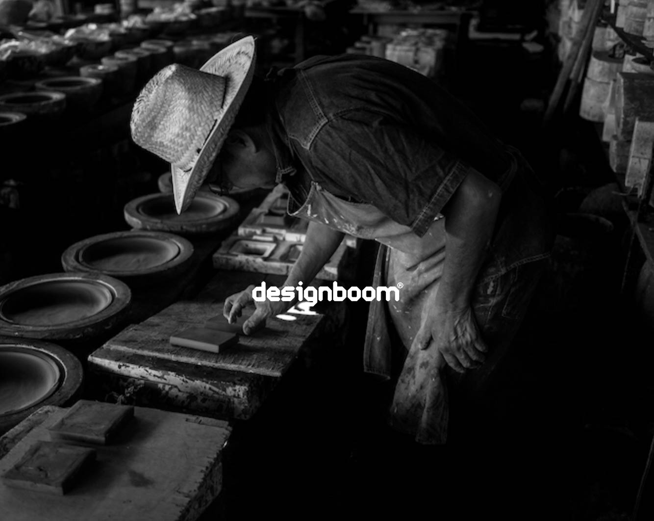 MOSAICOS DE BARRO NEGRO EVOCAN EL IMAGINARIO CULTURAL - DESIGNBOOM ...